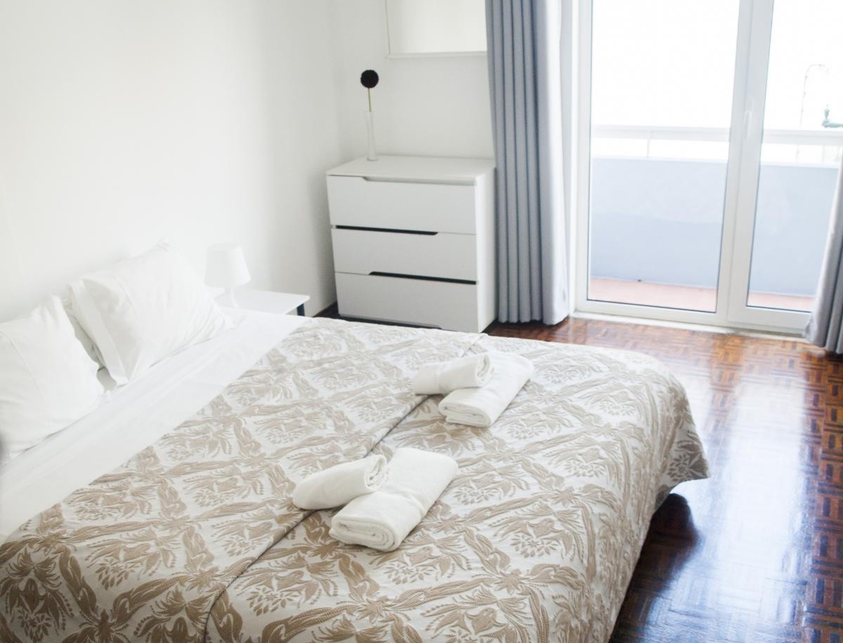 Alugo quartos com mobilia em Faro - bquarto